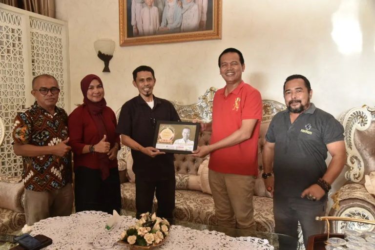 Genius Umar dinobatkan Sebagai Tokoh Amazing Sumatera Barat Tahun 2021