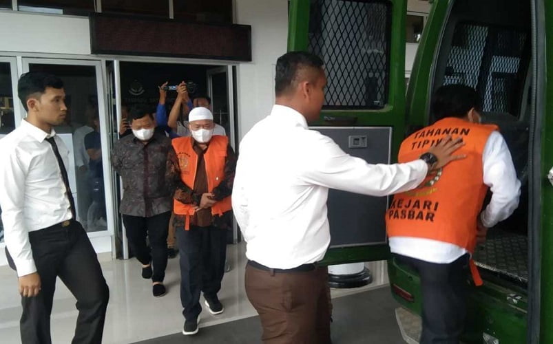 Kejari Pasbar Ungkap Mega Korupsi Proyek RSUD di Pasbar, Tahan Dua ... Kejari Pasbar Ungkap Mega Korupsi Proyek RSUD di Pasbar, Tahan Dua ...