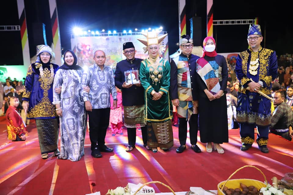 Pawai Budaya Nusantara Saat Rakernas APEKSI XV di Padang
