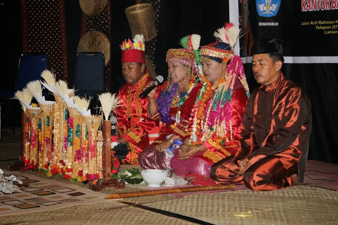Makna Filosofis Tutup Kepala (Tengkuluk) Wanita Suku kerinci