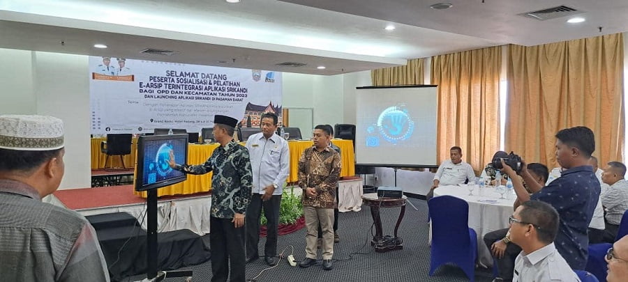 Wakil Bupati Risnawanto Resmi Launching Aplikasi Srikandi Pasaman Barat Wakil Bupati Risnawanto Resmi Launching Aplikasi Srikandi Pasaman Barat